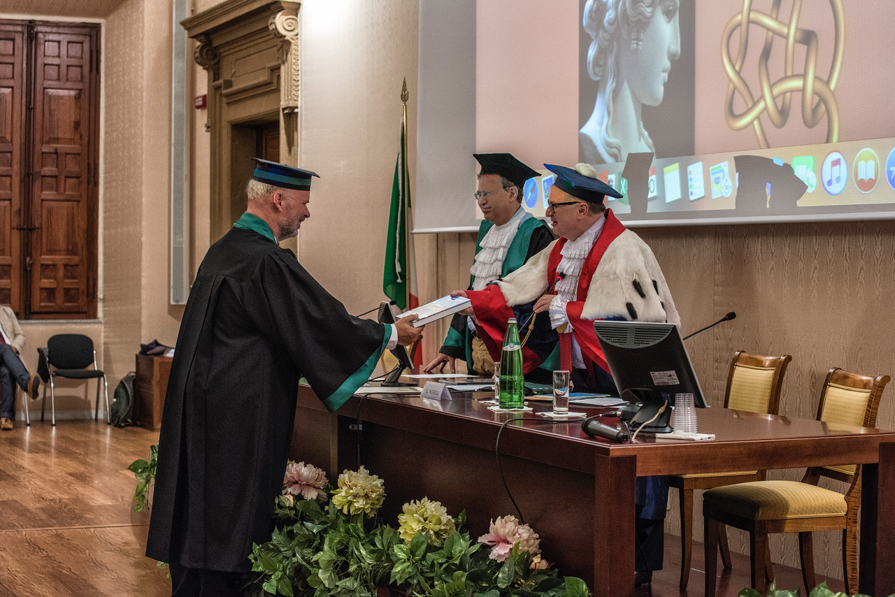 Ricordo del matematico Vaughan F.R. Jones, laurea honoris Causa a “Tor ...